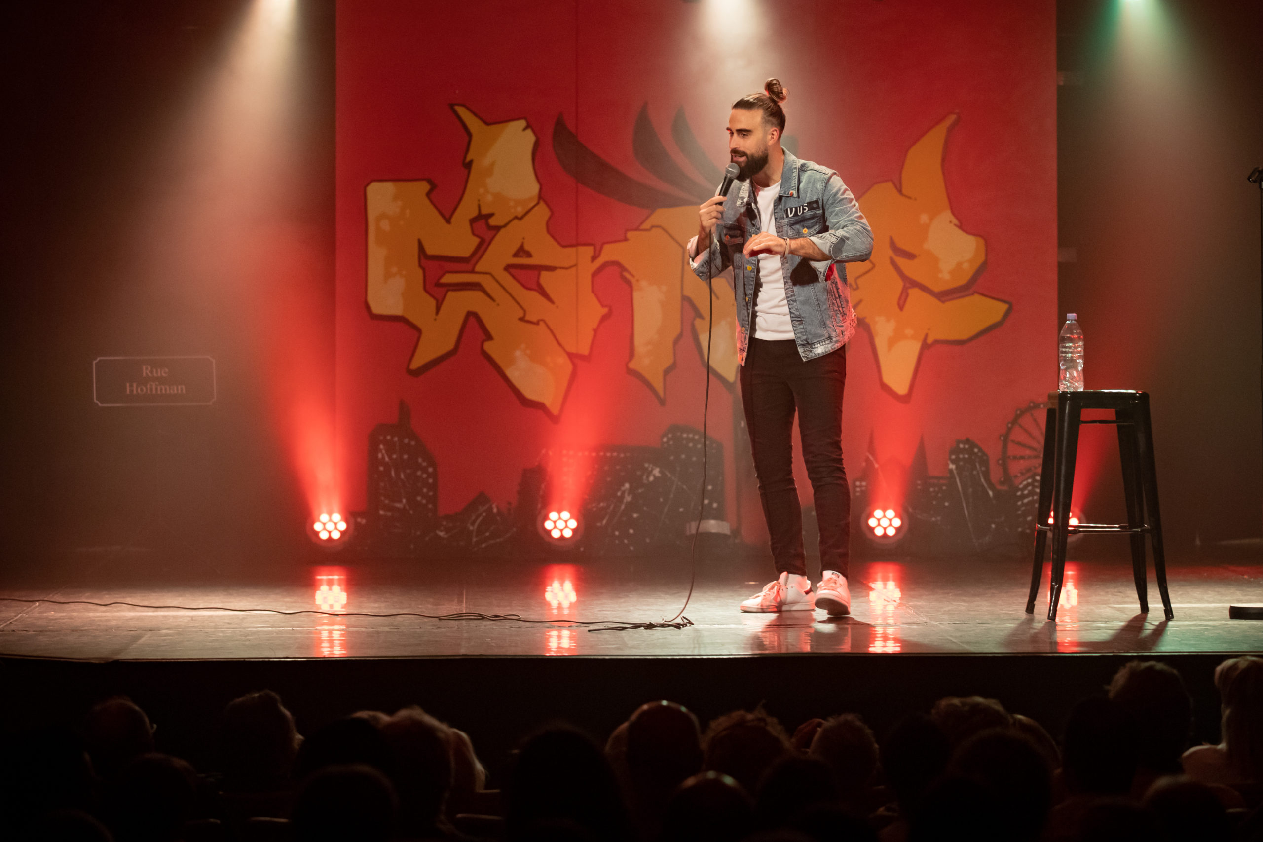 Blaguer sur Genève : pari réussi pour Kevin Eyer – La Pépinière