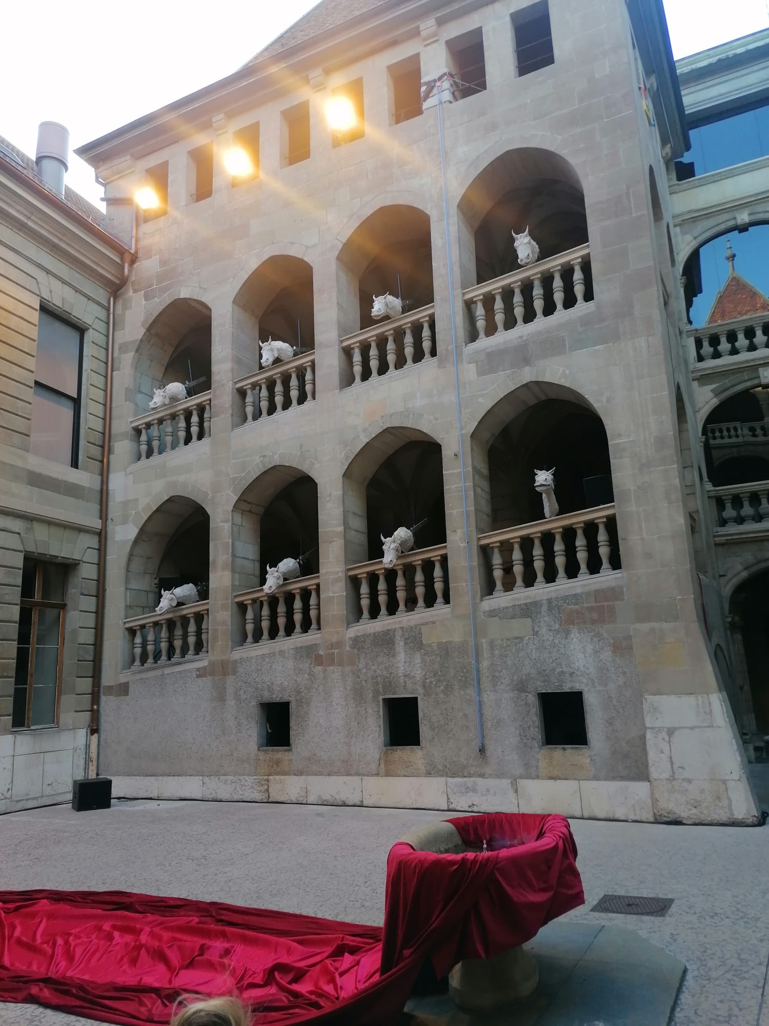 Performance cavalière à l’Hôtel de Ville – La Pépinière